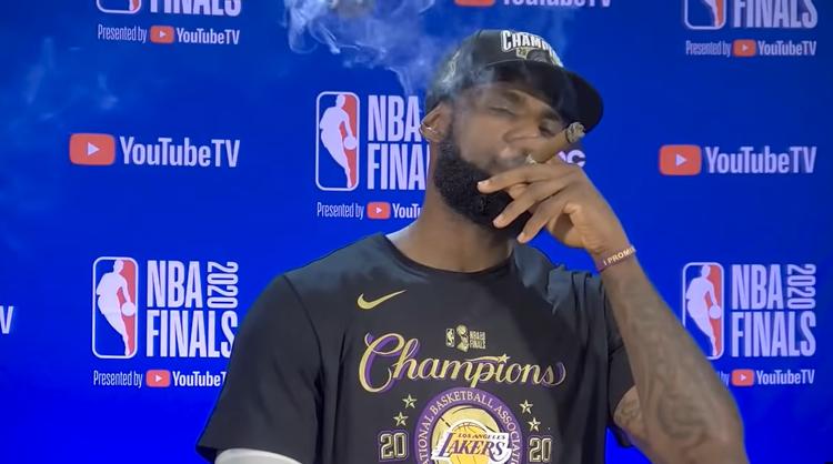 LeBron James aura son maillot retiré aux Lakers selon Jeanie Buss