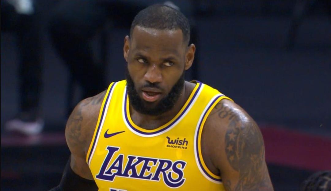 LeBron James aura son maillot retiré aux Lakers selon Jeanie Buss