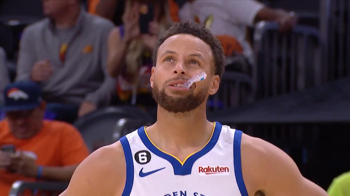 Steph Curry expulsé pour avoir jeté son protège-dents, pas une première