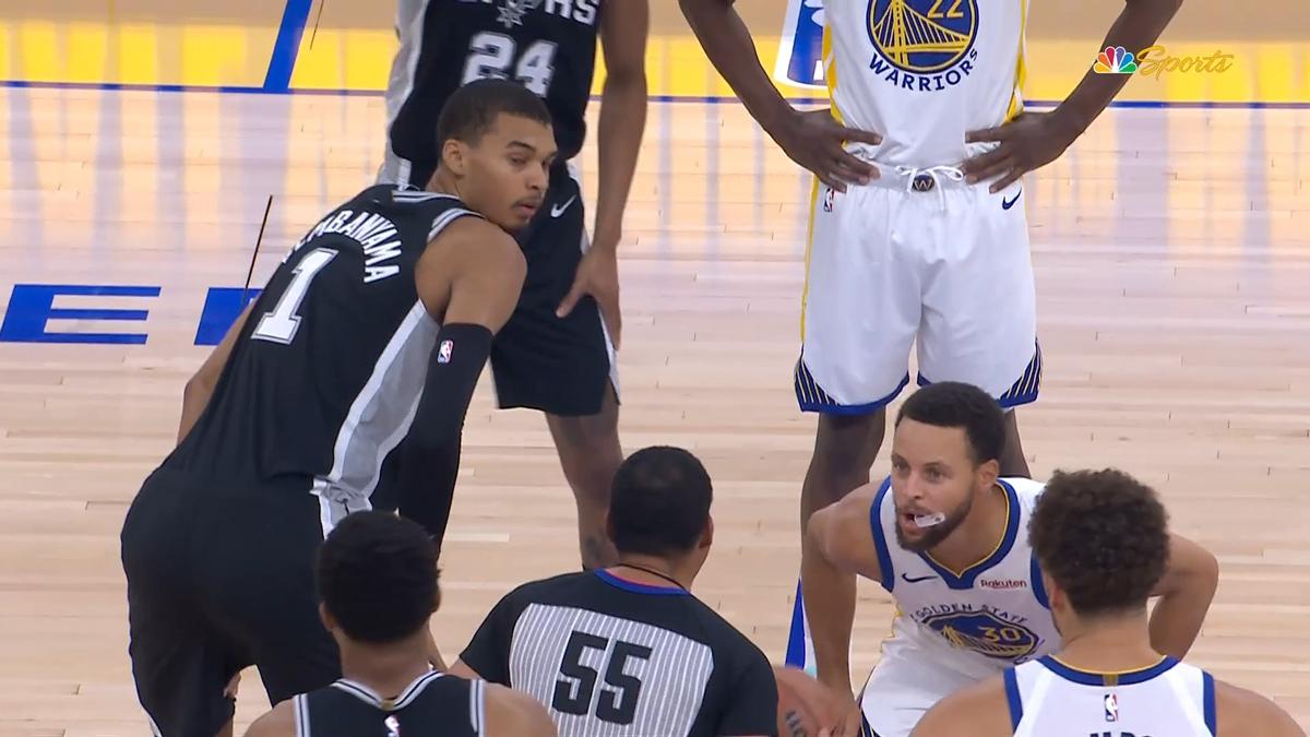 Stephen Curry a affronté Victor Wembanyama... à l'entre-deux