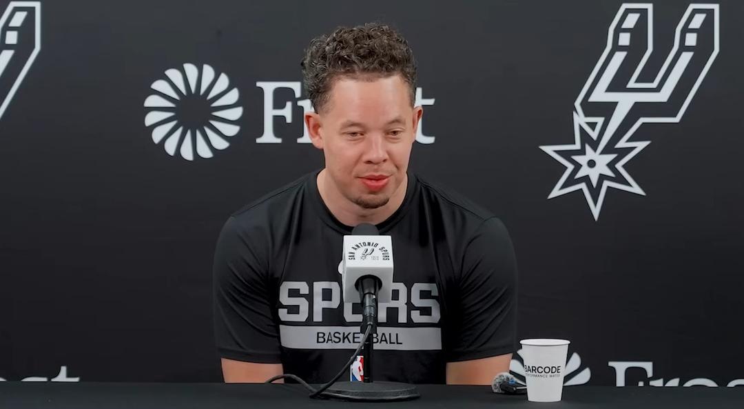 Spurs : Mitch Johnson succède officiellement à Gregg Popovich